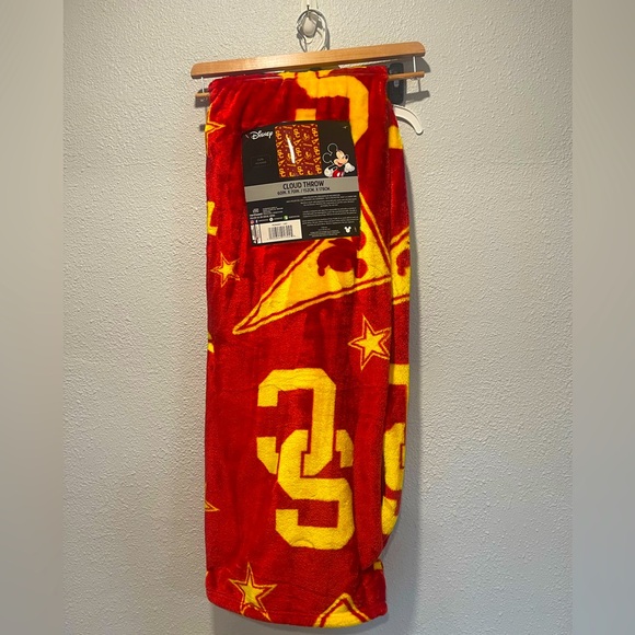 Disney | Bedding | Disney Mickey Mouse Usc Trojans Cloud Throw Blanket ...